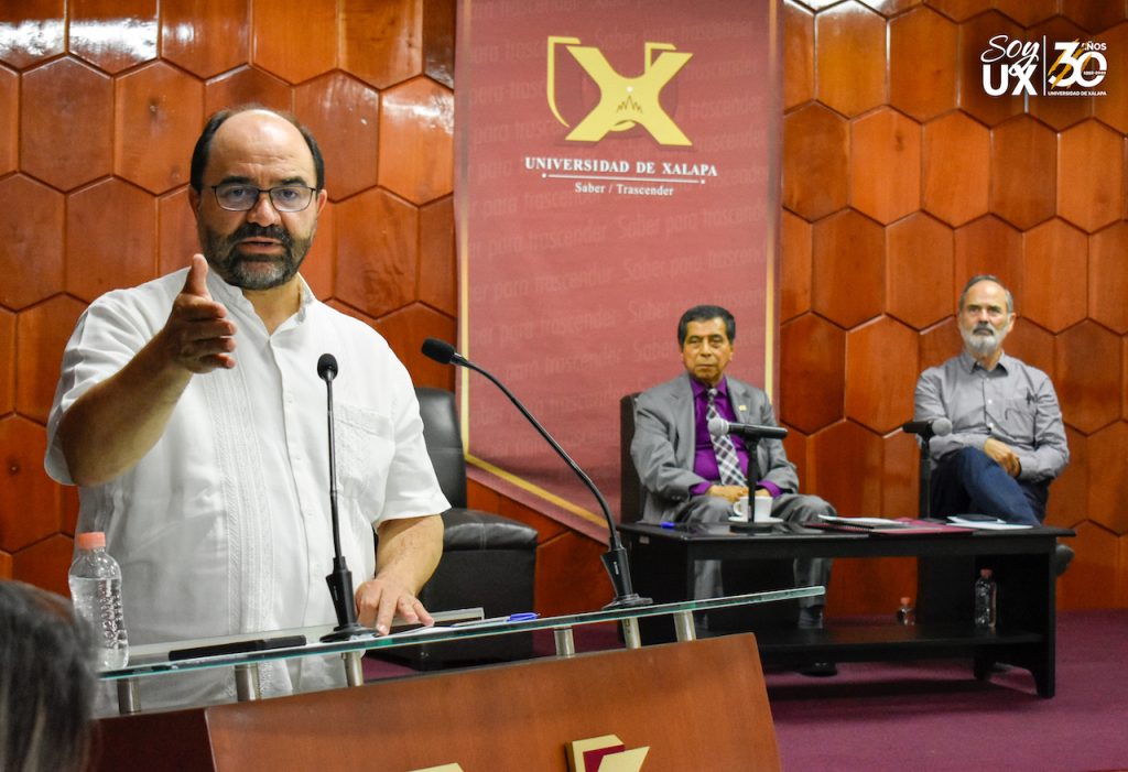 Se lleva a cabo con éxito la conferencia “México hacia dónde vas” en la Universidad de Xalapa ...