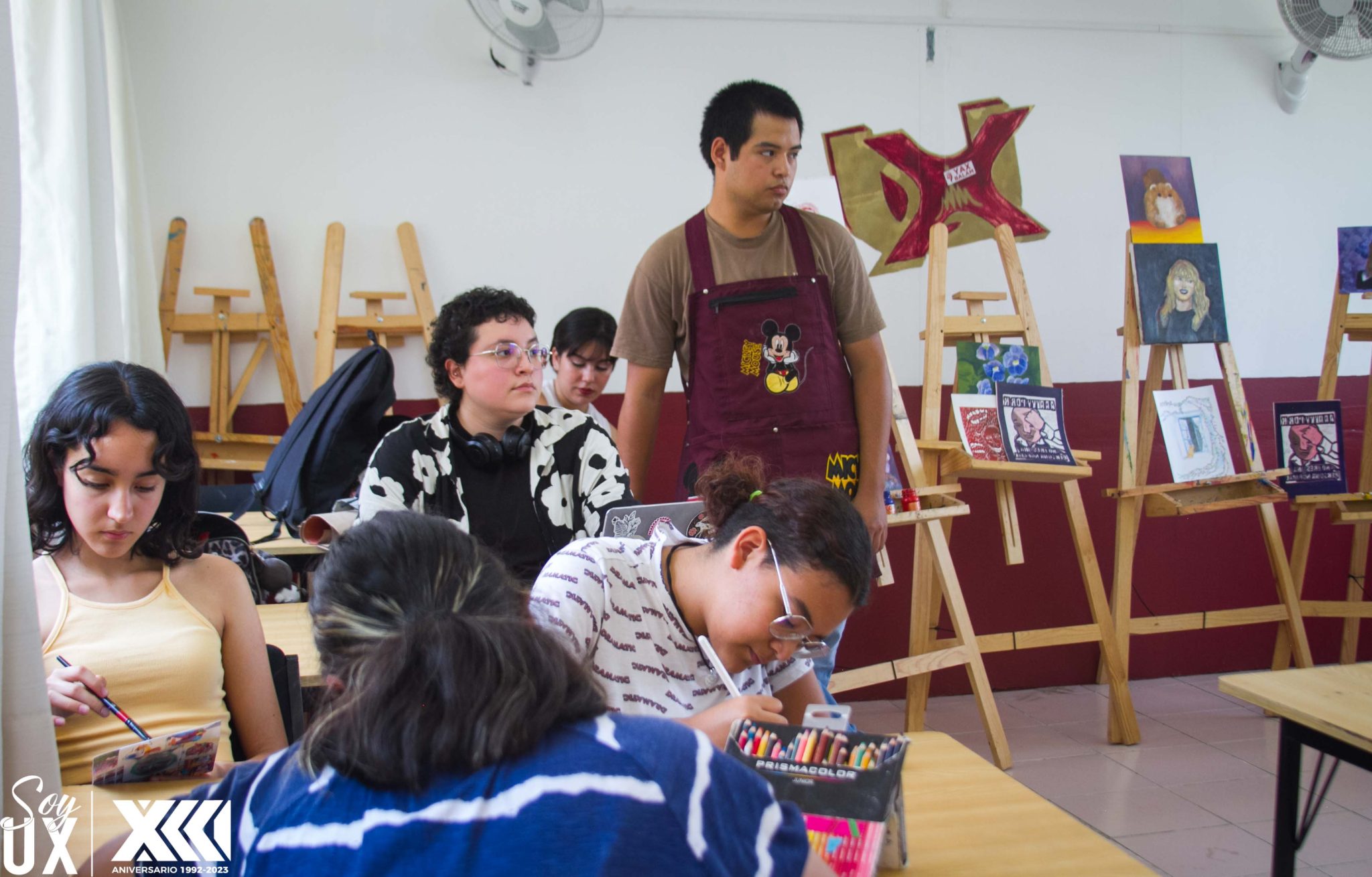 Estudiantes de la Carrera de Artes Visuales de la Escuela de Arte ...